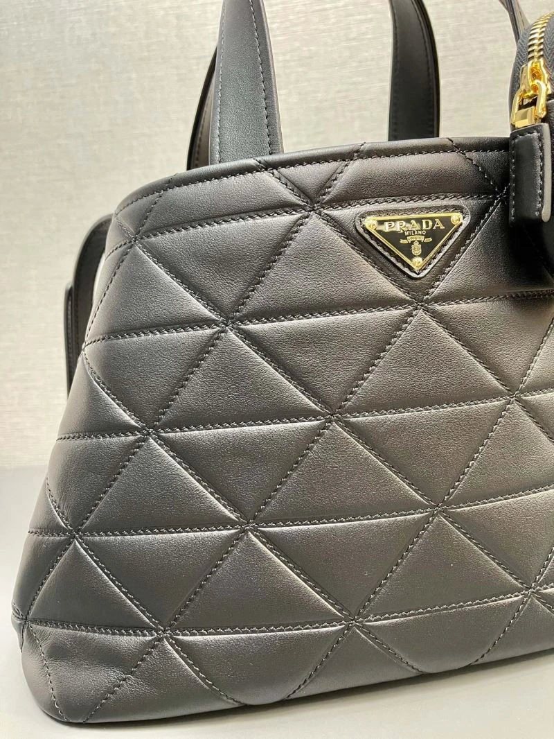 Accurate model Prada Shopping Bags