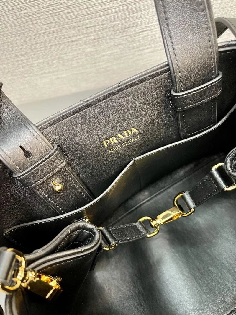 Accurate model Prada Shopping Bags