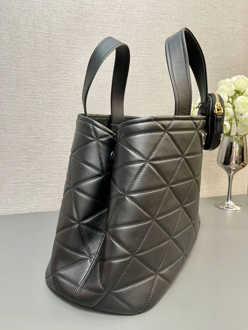 Accurate model Prada Shopping Bags