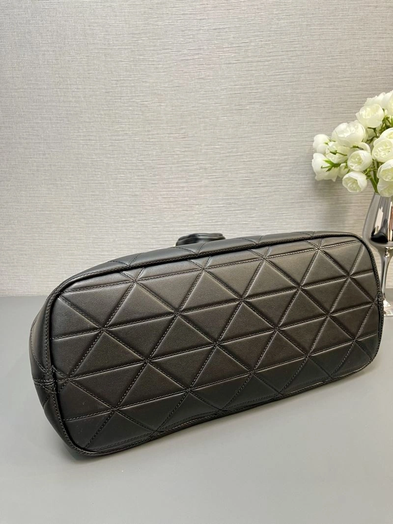 Accurate model Prada Shopping Bags