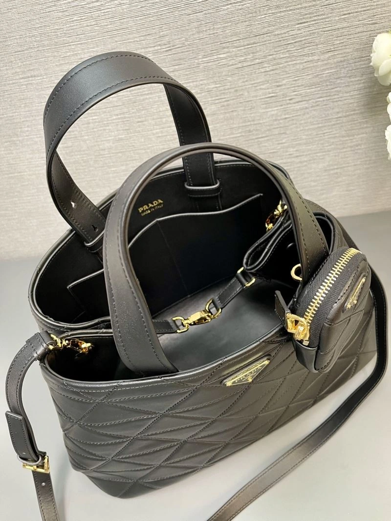 Accurate model Prada Shopping Bags