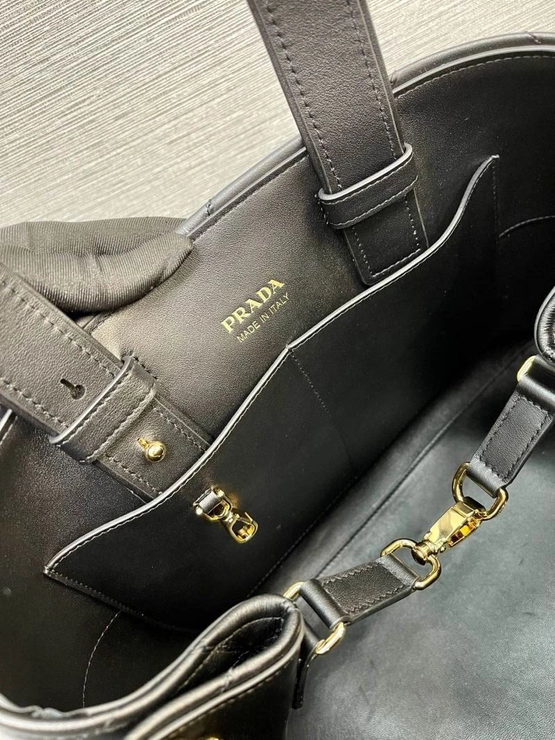 Accurate model Prada Shopping Bags