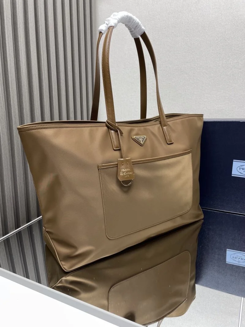 Accurate model Prada Shopping Bags