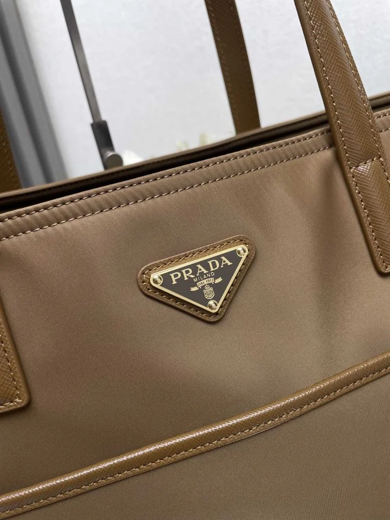 Accurate model Prada Shopping Bags