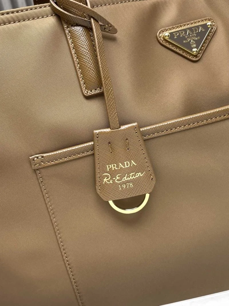 Accurate model Prada Shopping Bags