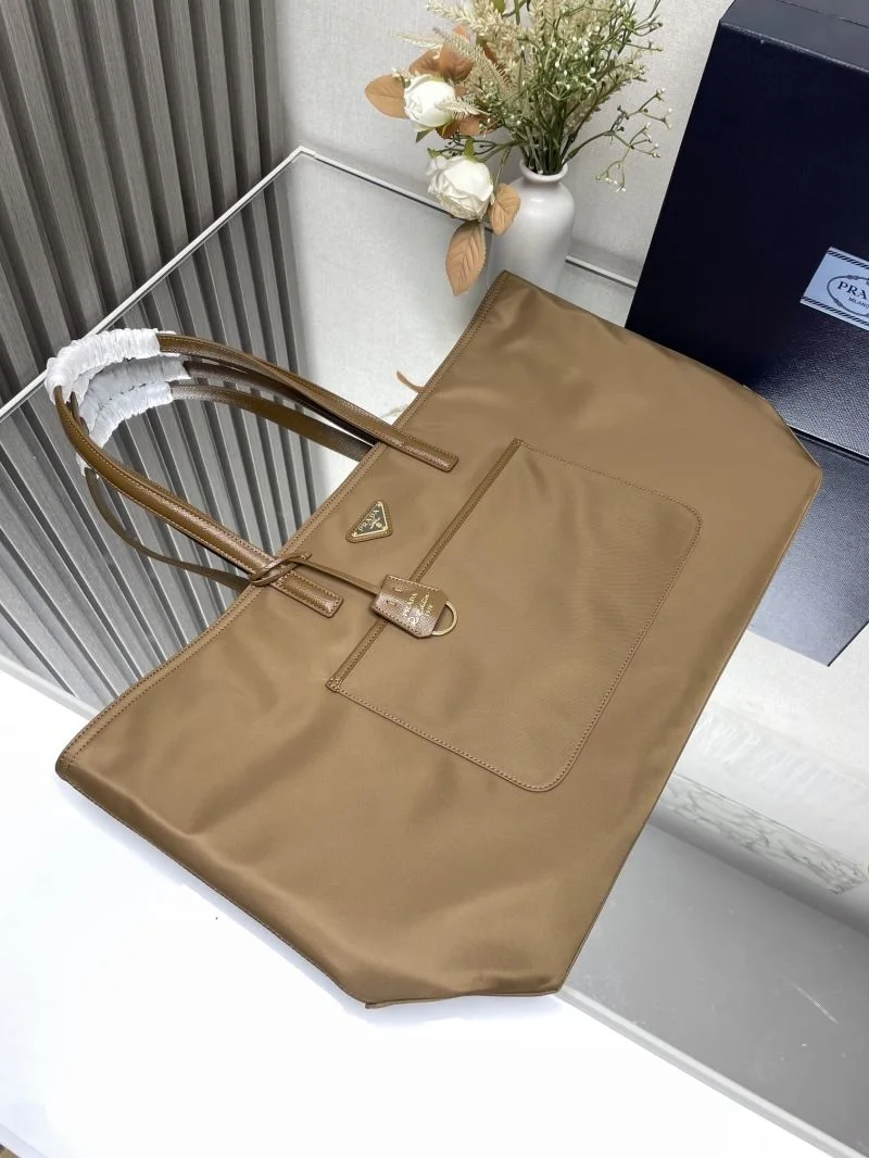 Accurate model Prada Shopping Bags