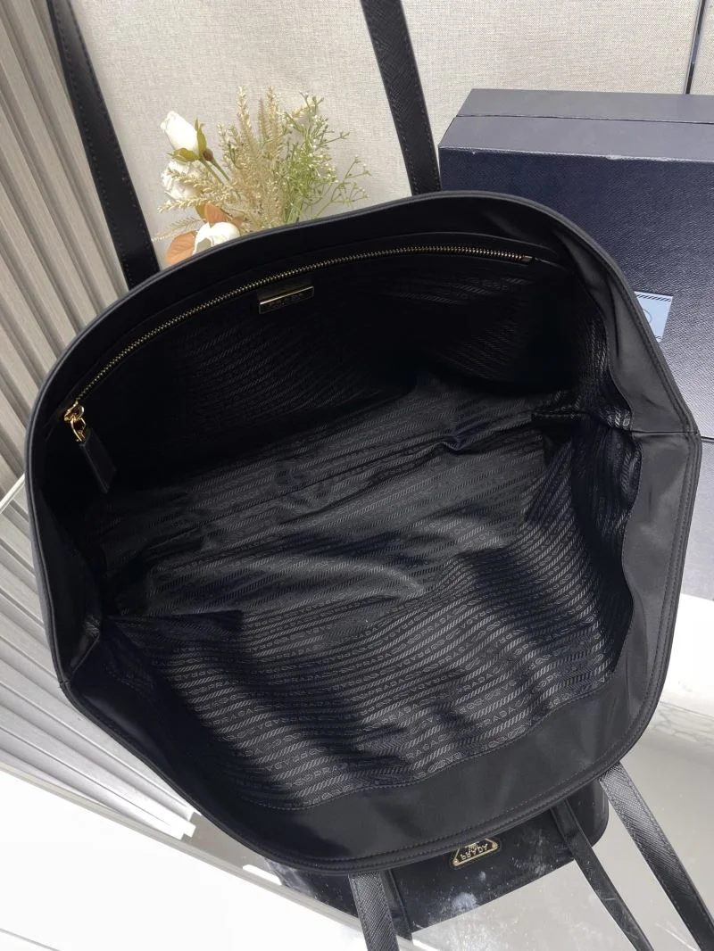 Top match Prada Shopping Bags