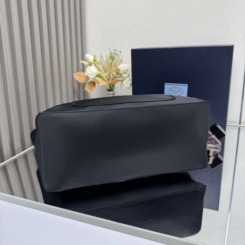 Cut-rate Prada Shopping Bags
