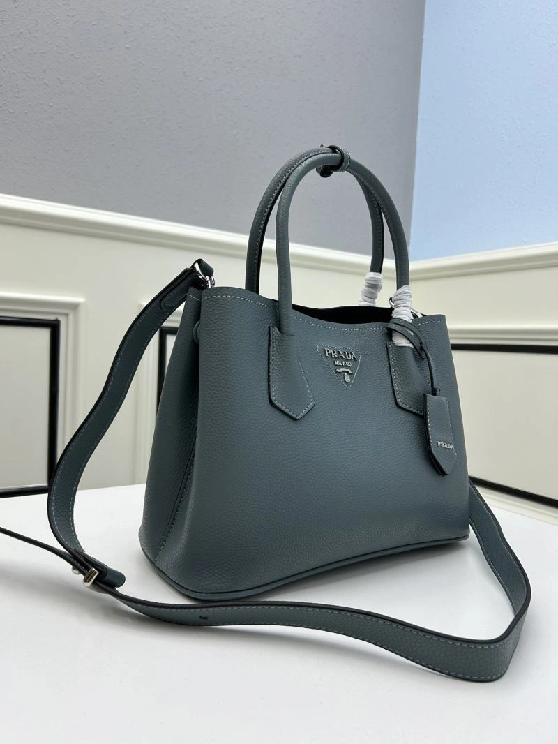 Accurate model Prada Shopping Bags