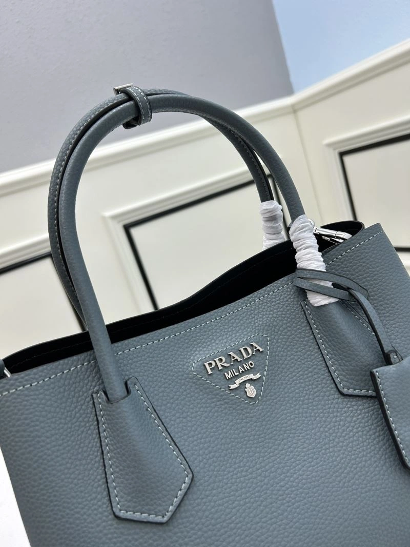 Accurate model Prada Shopping Bags