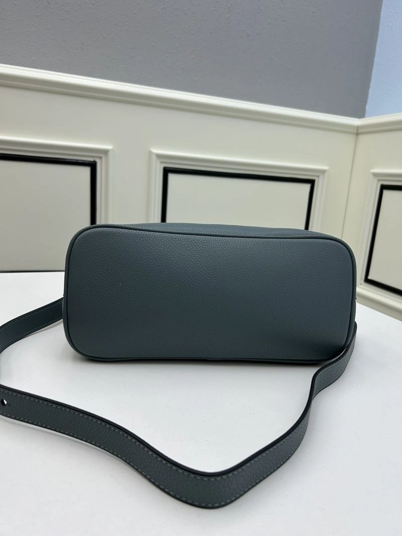 Accurate model Prada Shopping Bags