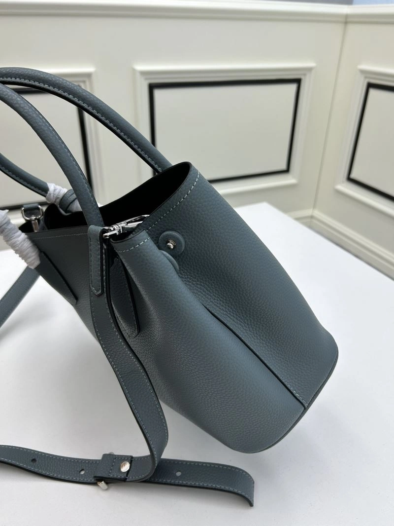 Accurate model Prada Shopping Bags