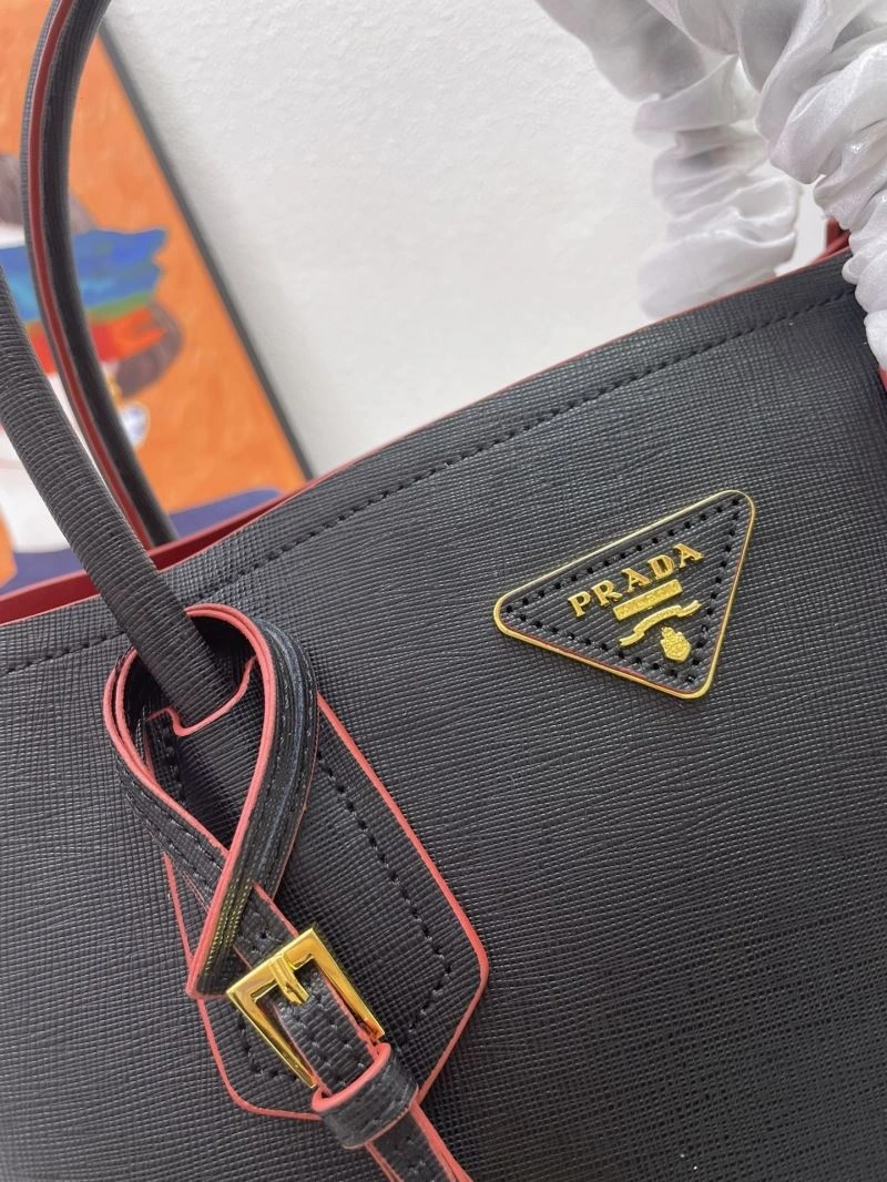 Accurate model Prada Shopping Bags
