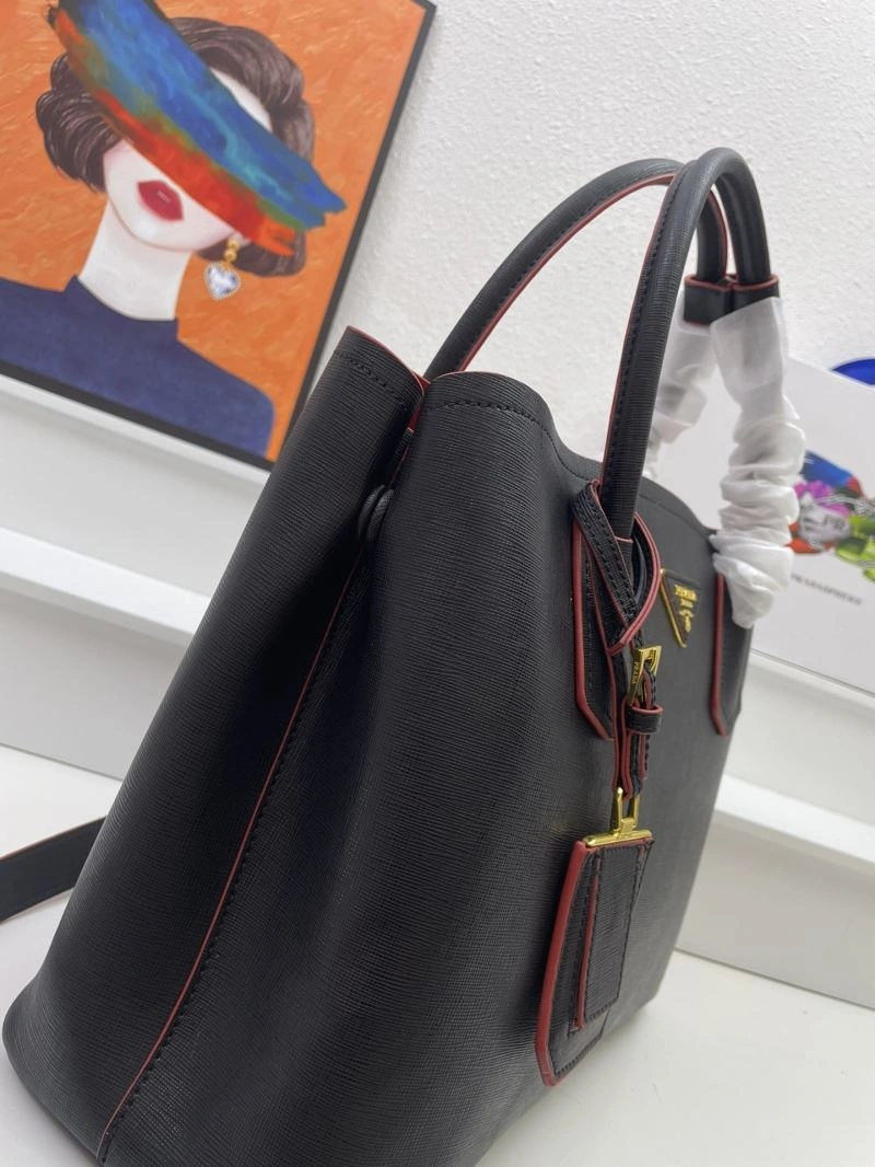 Accurate model Prada Shopping Bags