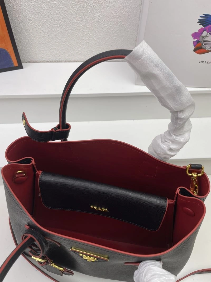 Accurate model Prada Shopping Bags