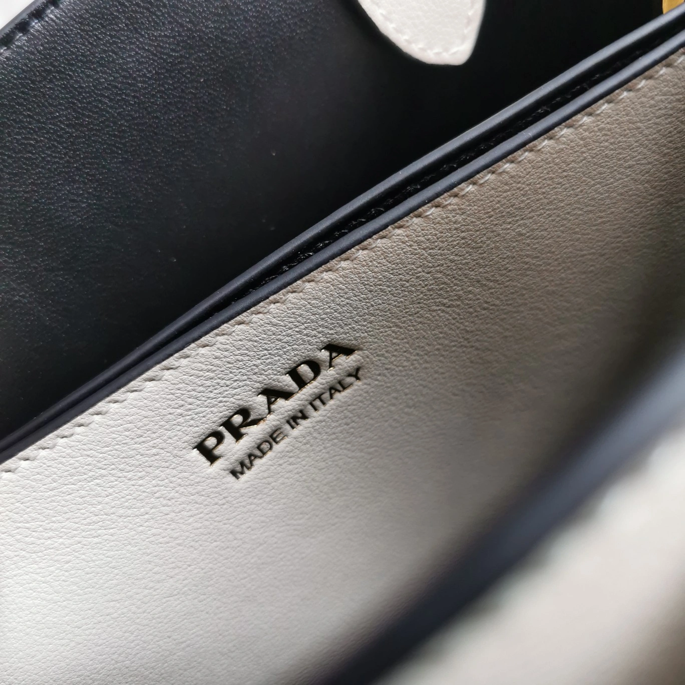 Cut-rate Prada Shopping Bags