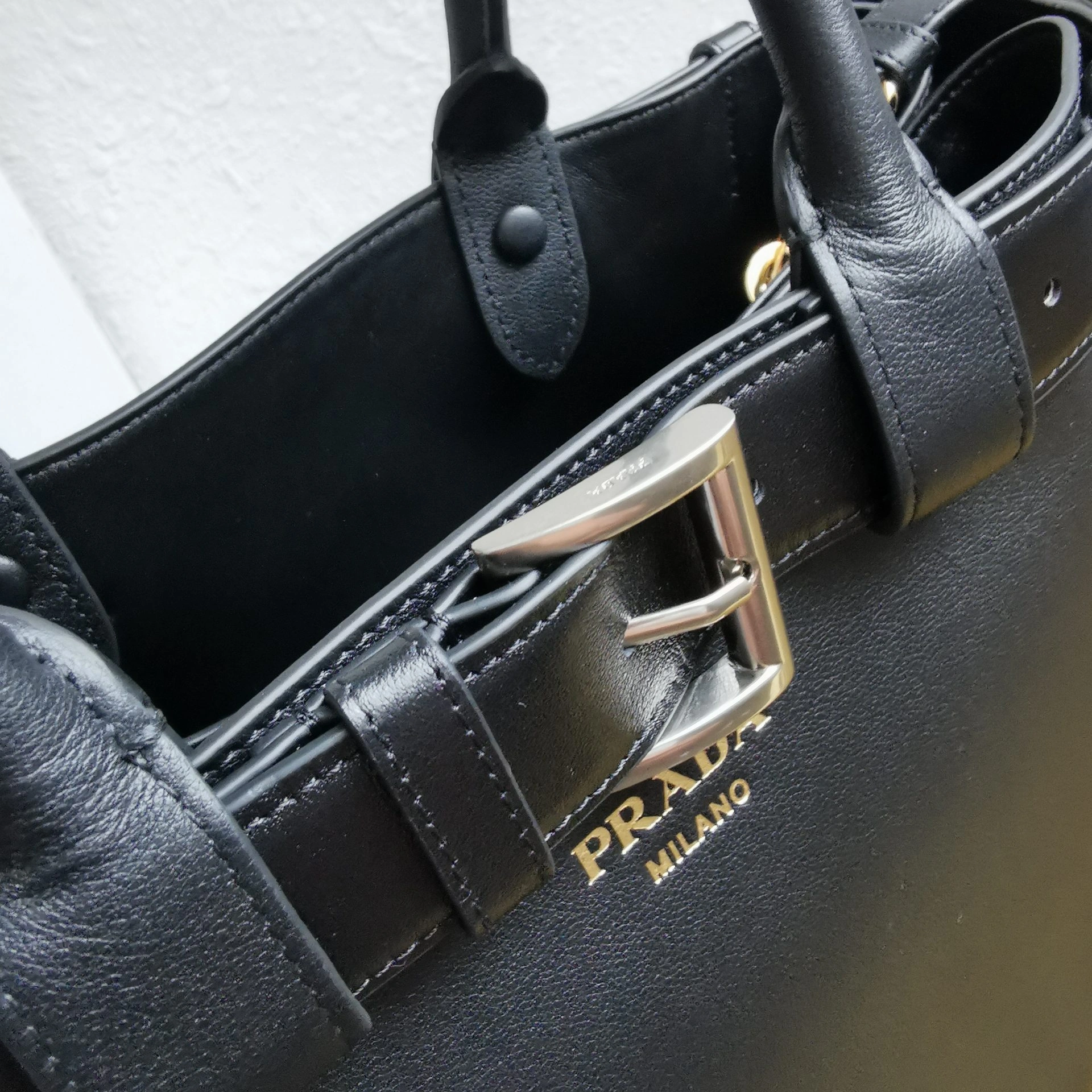 Cut-rate Prada Shopping Bags