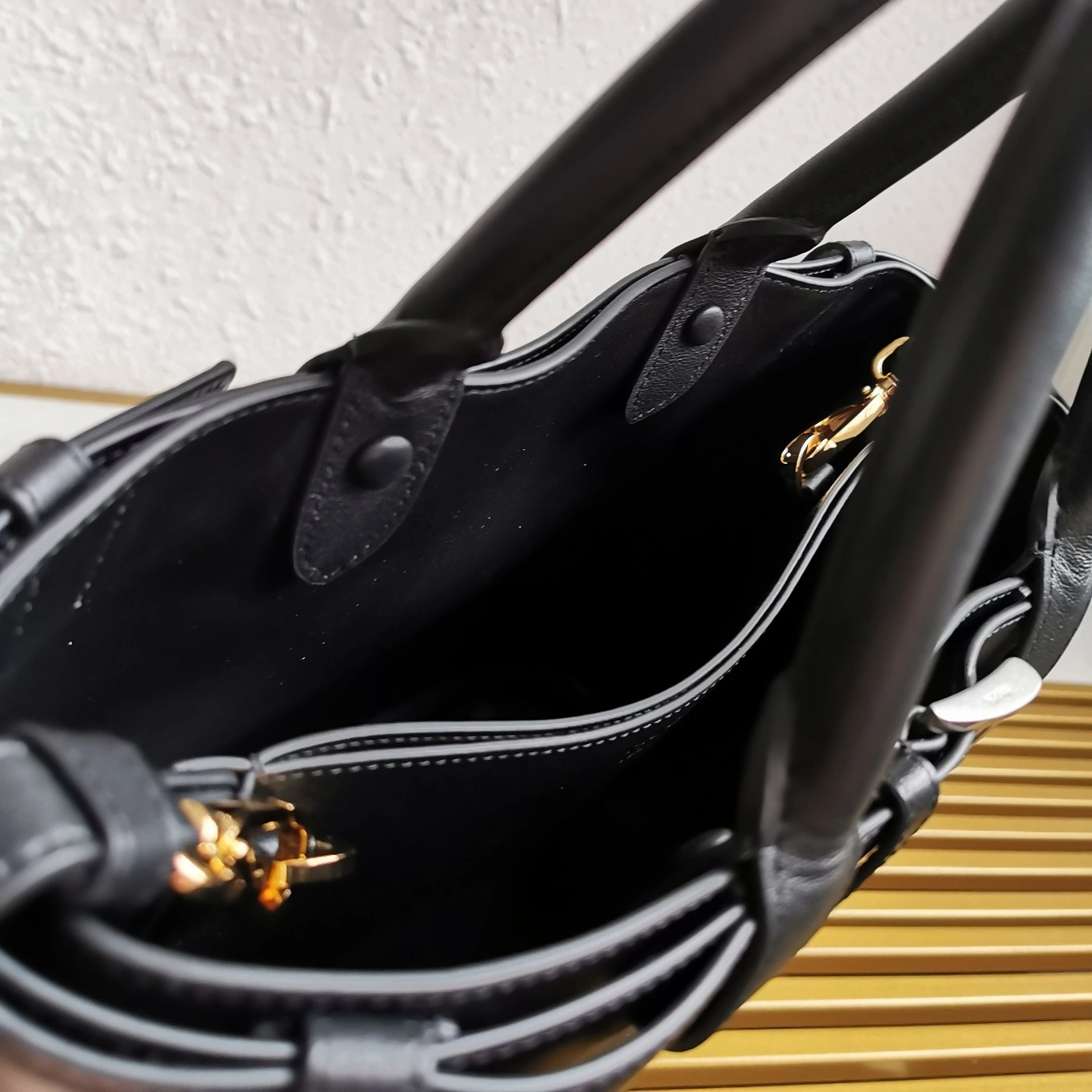 Cut-rate Prada Shopping Bags