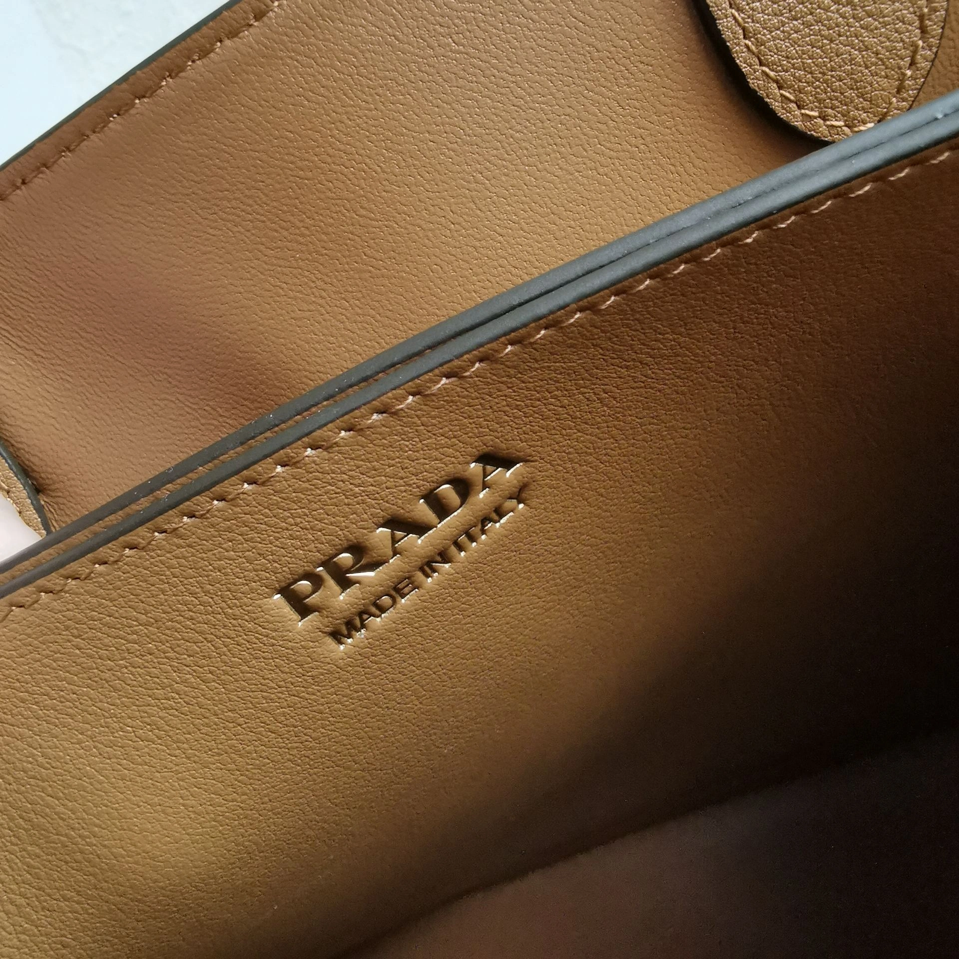High fidelity Prada Shopping Bags