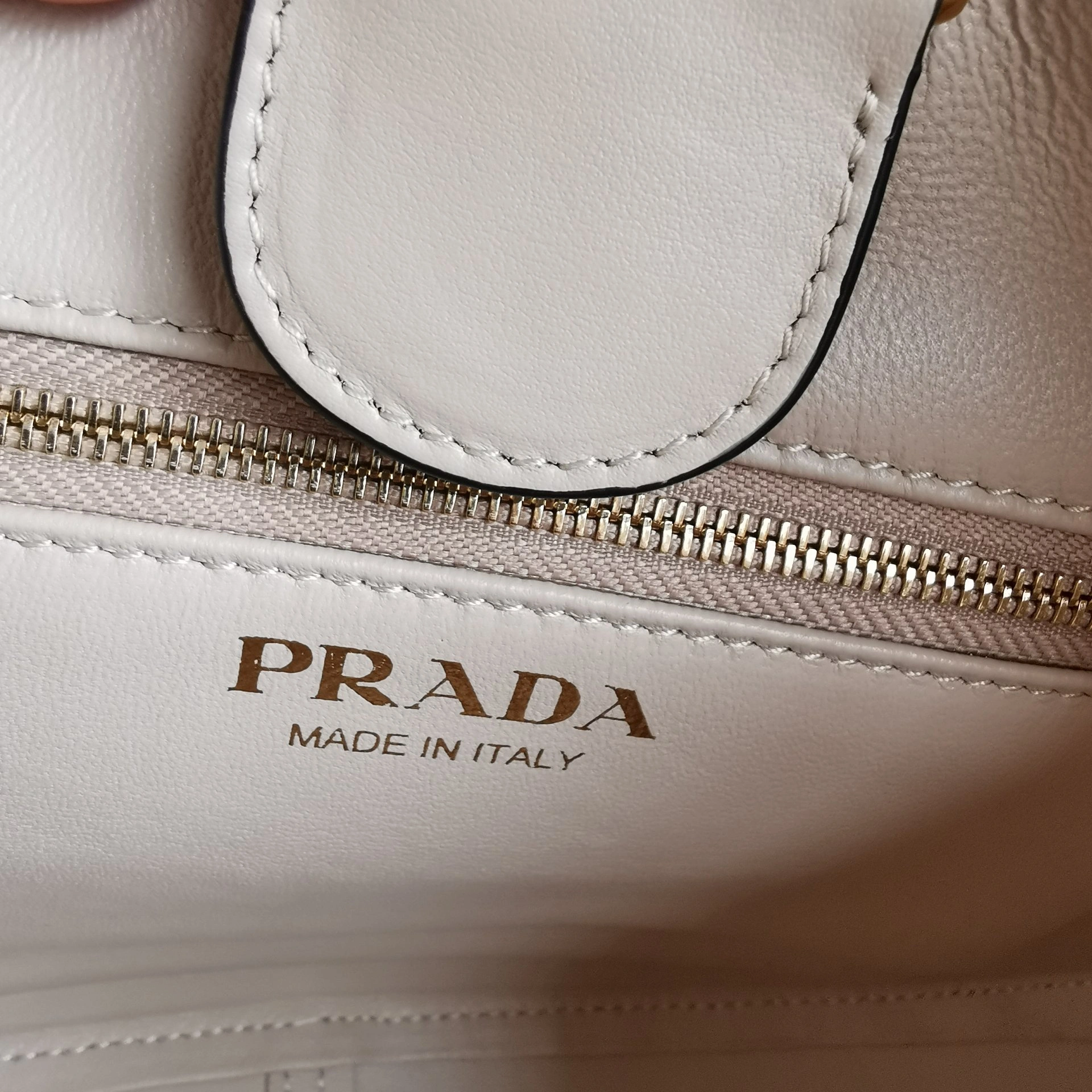 High accuracy Prada Shopping Bags