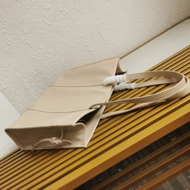 Accurate model Prada Shopping Bags
