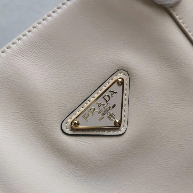 Accurate model Prada Shopping Bags