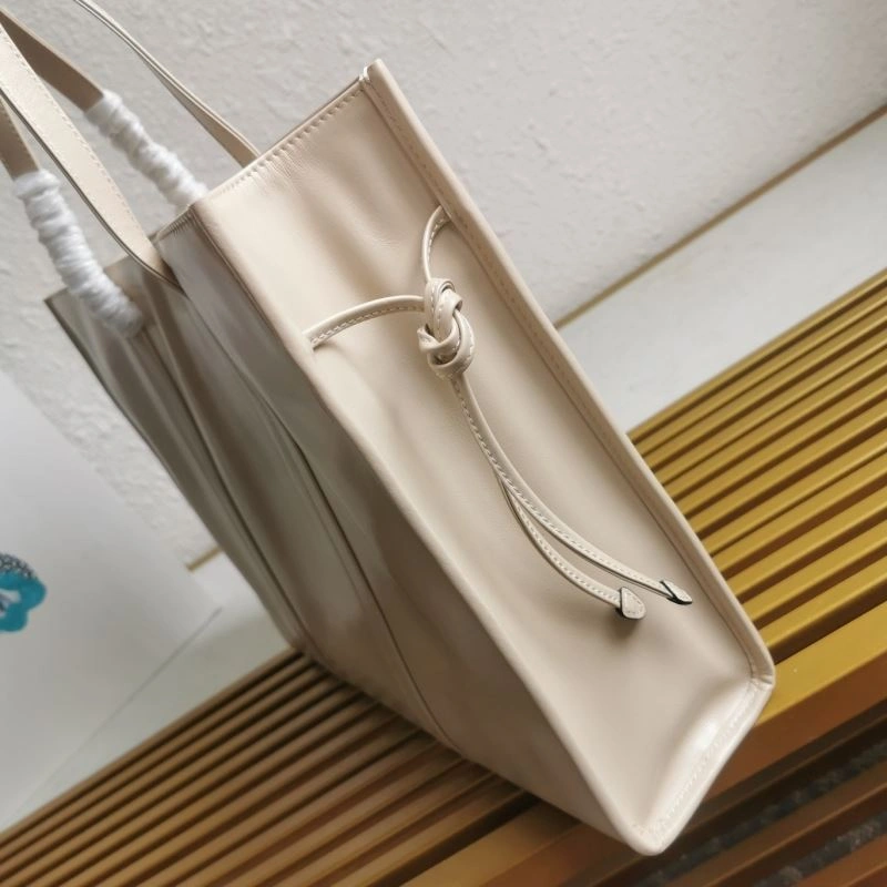 Accurate model Prada Shopping Bags
