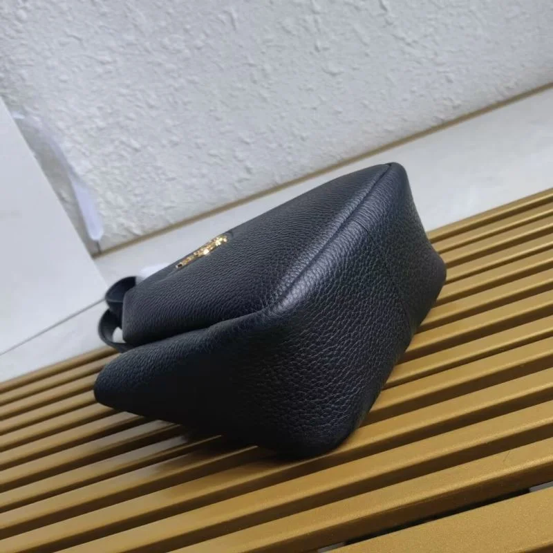 Top match Prada Shopping Bags
