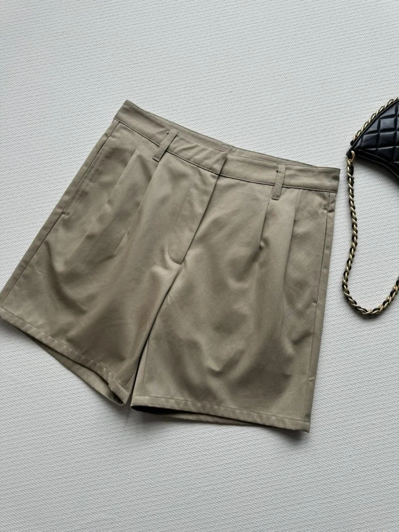 Accurate model Prada Short Pants