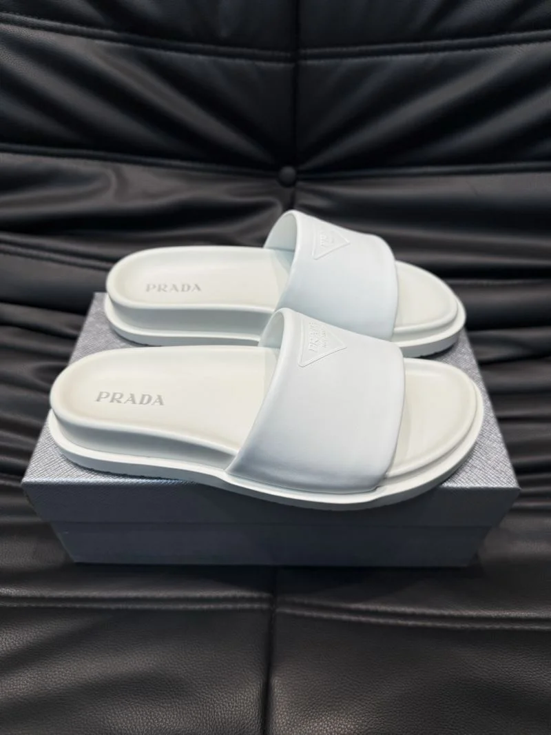 Accurate model Prada Slippers