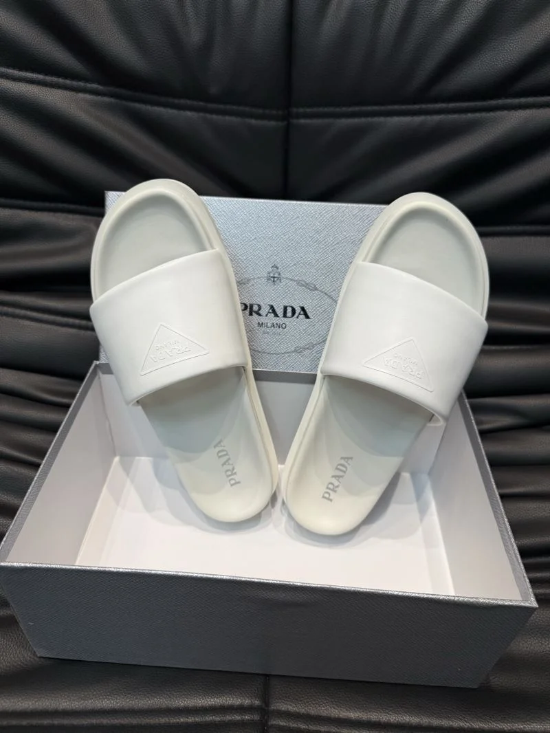 Accurate model Prada Slippers