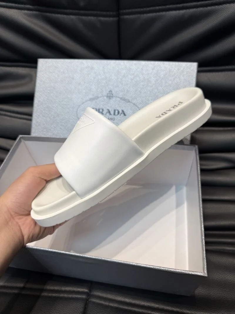 Accurate model Prada Slippers