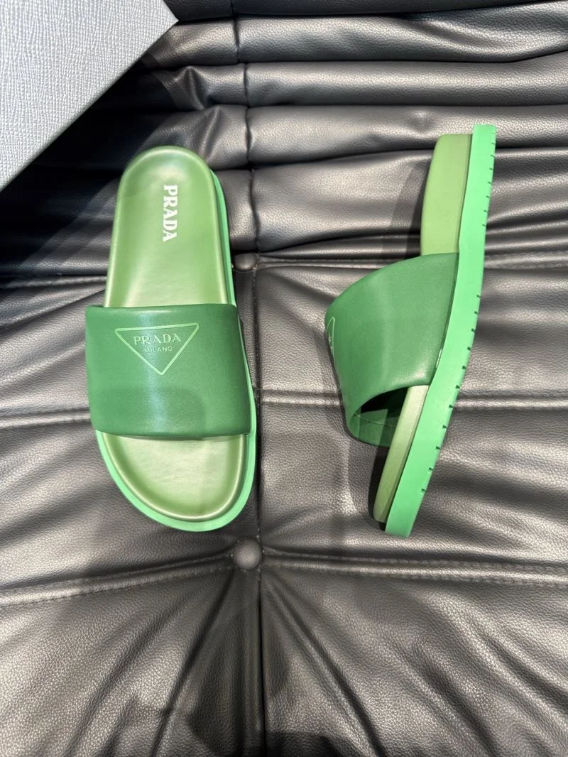 Accurate model Prada Slippers