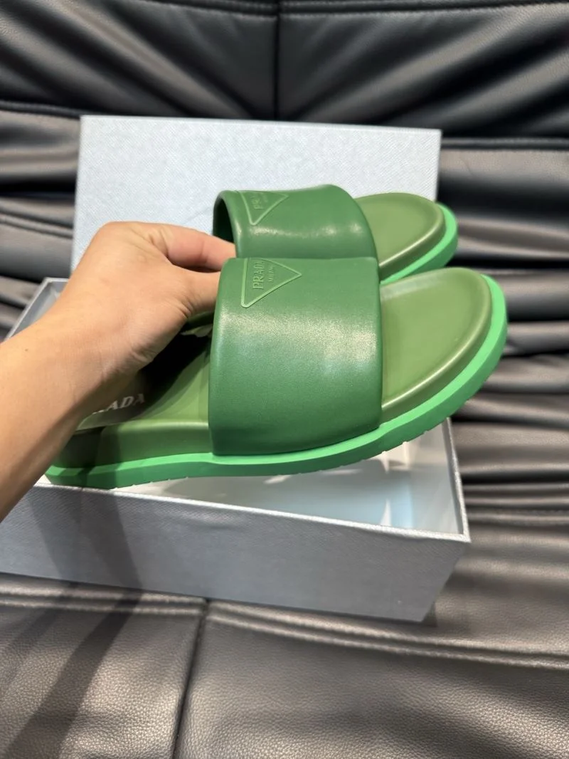 Accurate model Prada Slippers