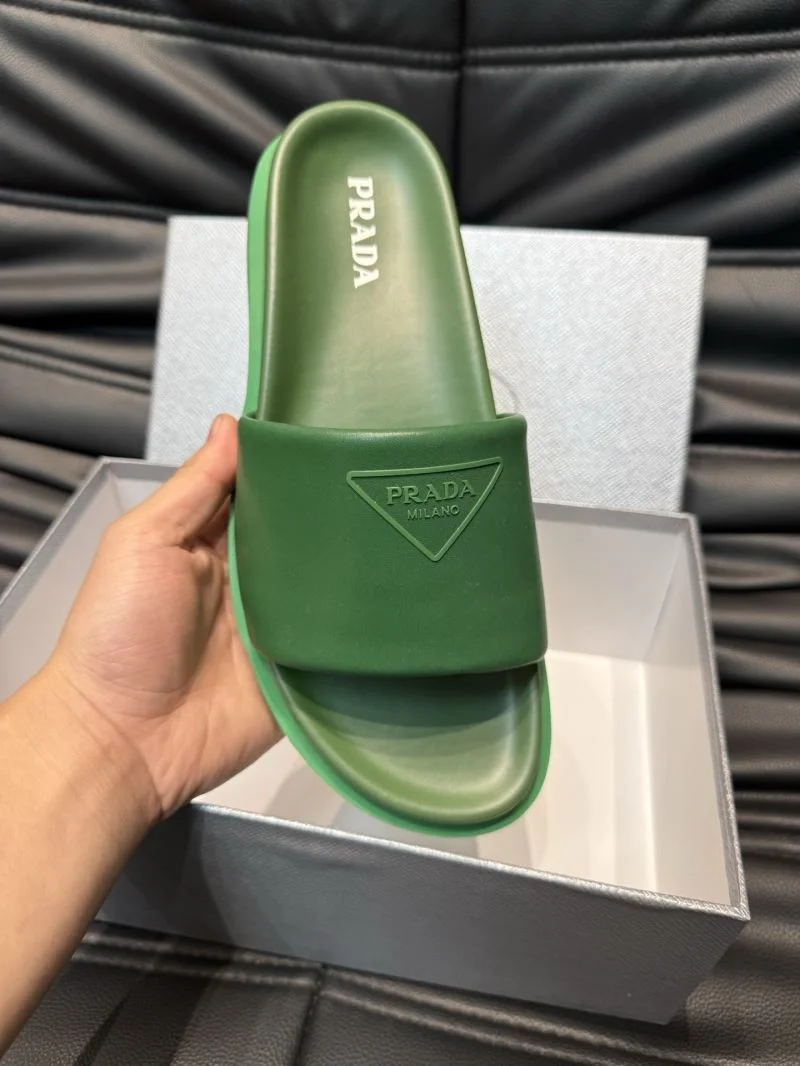 Accurate model Prada Slippers