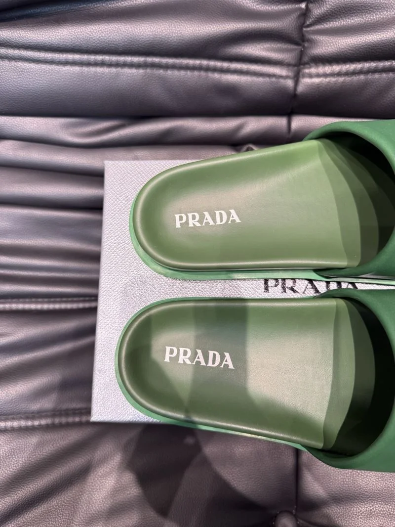 Accurate model Prada Slippers