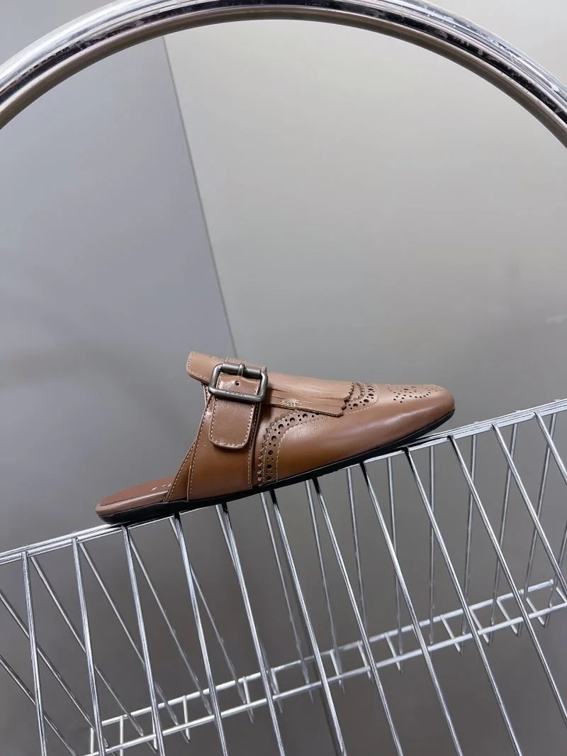 Low-cost Prada Slippers