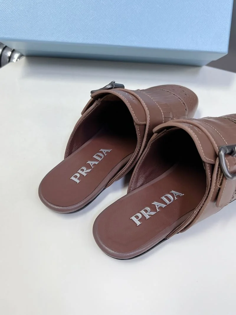 Low-cost Prada Slippers