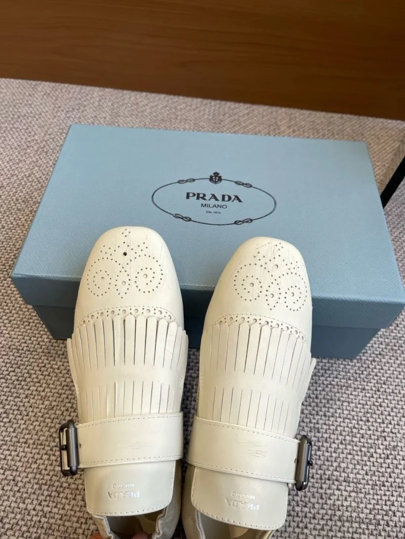 Accurate model Prada Slippers