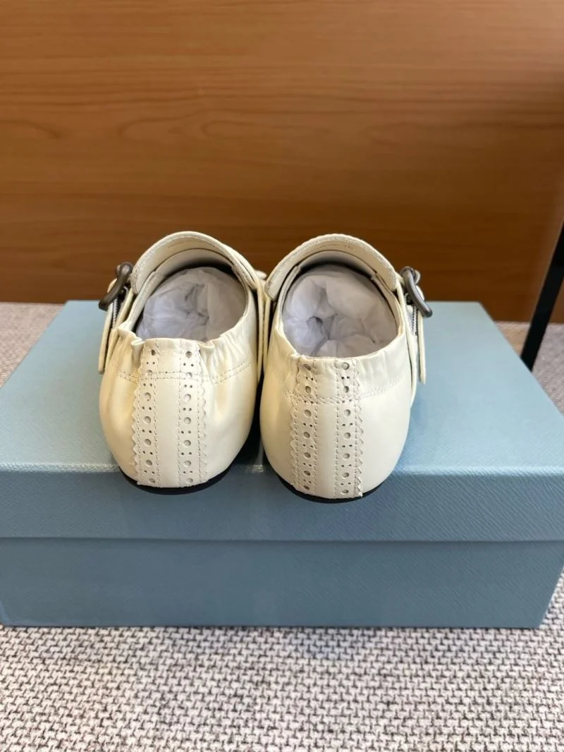 Accurate model Prada Slippers