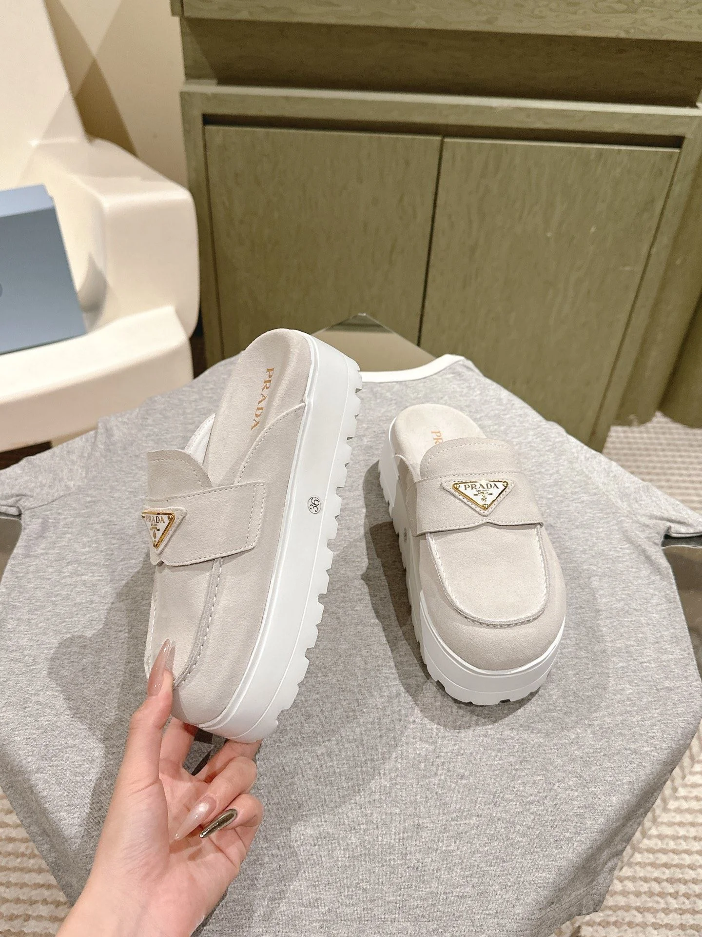 High accuracy Prada Slippers