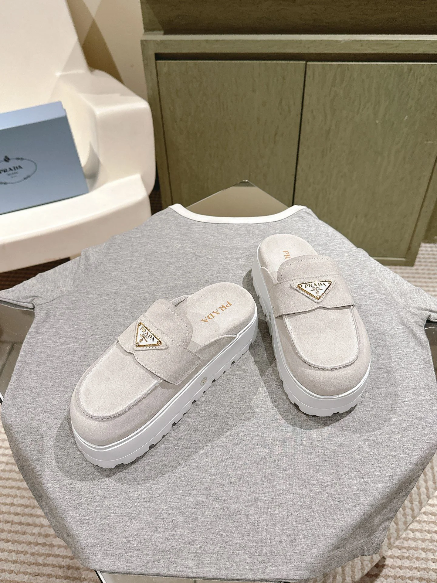 High accuracy Prada Slippers