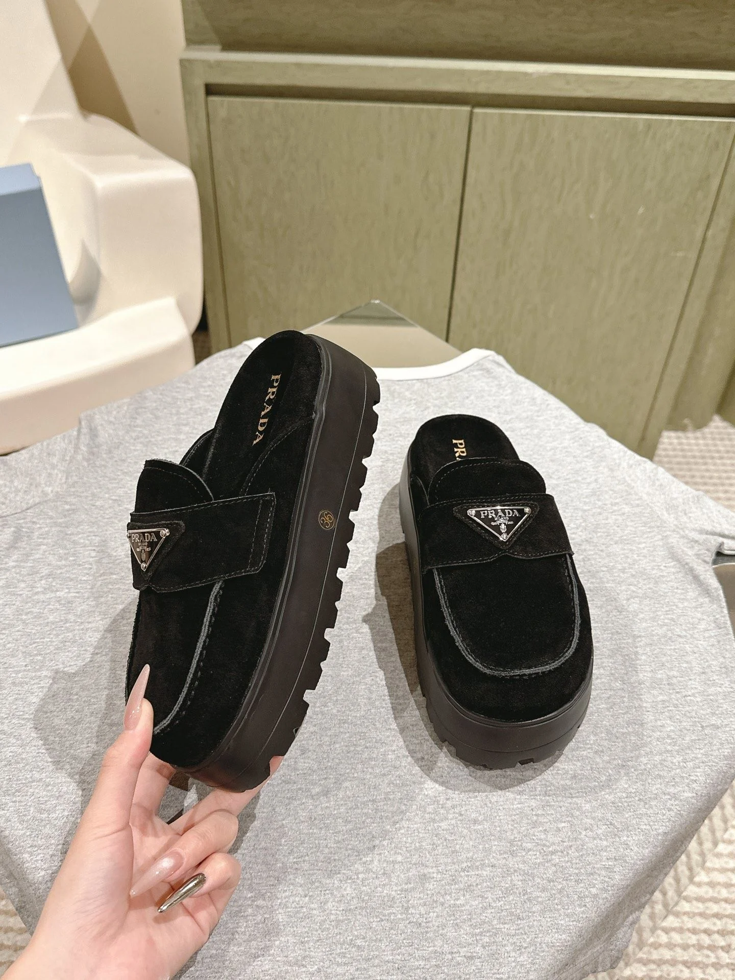 Mirror quality Prada Slippers
