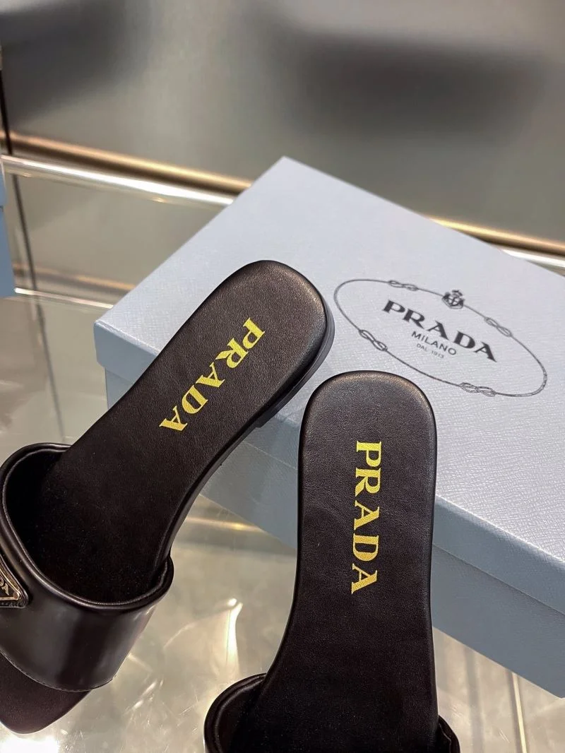 Accurate model Prada Slippers