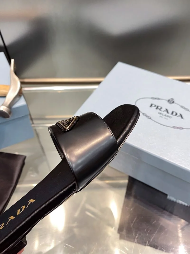 Accurate model Prada Slippers