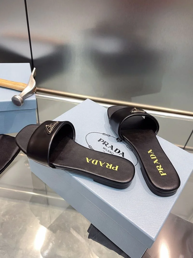 Accurate model Prada Slippers