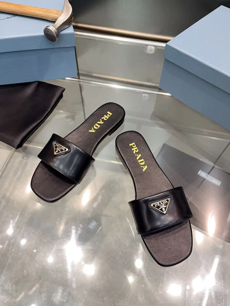Accurate model Prada Slippers