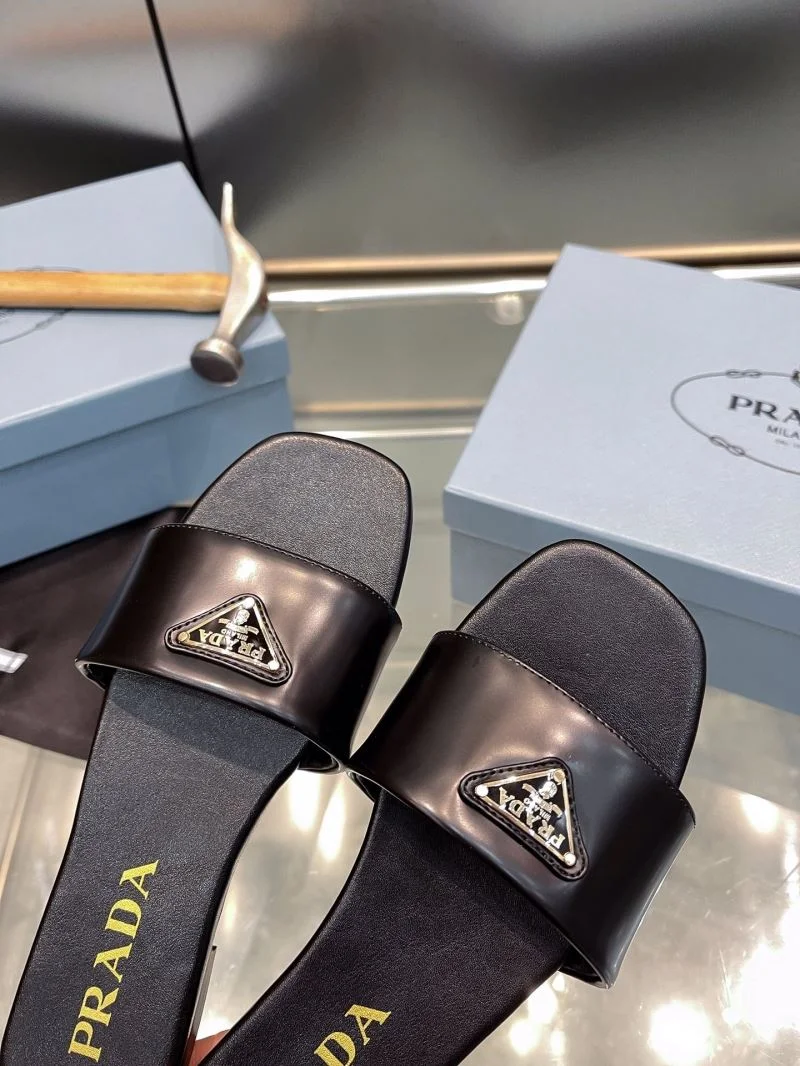 Accurate model Prada Slippers