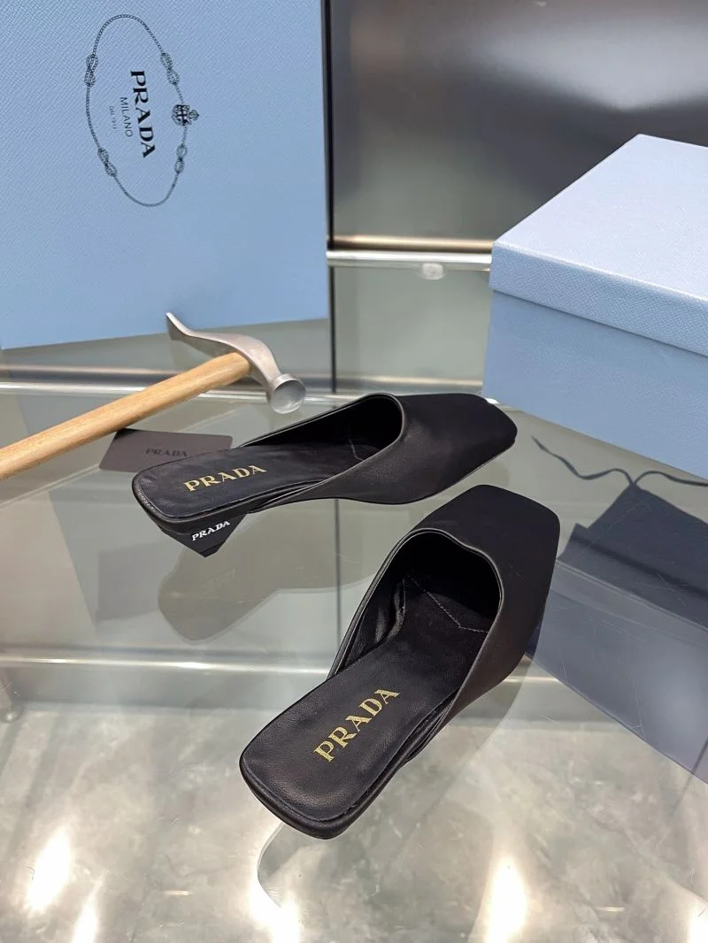 Accurate model Prada Slippers