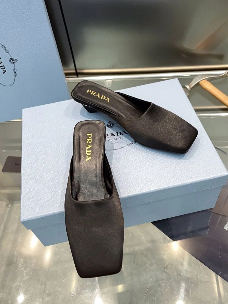 Accurate model Prada Slippers